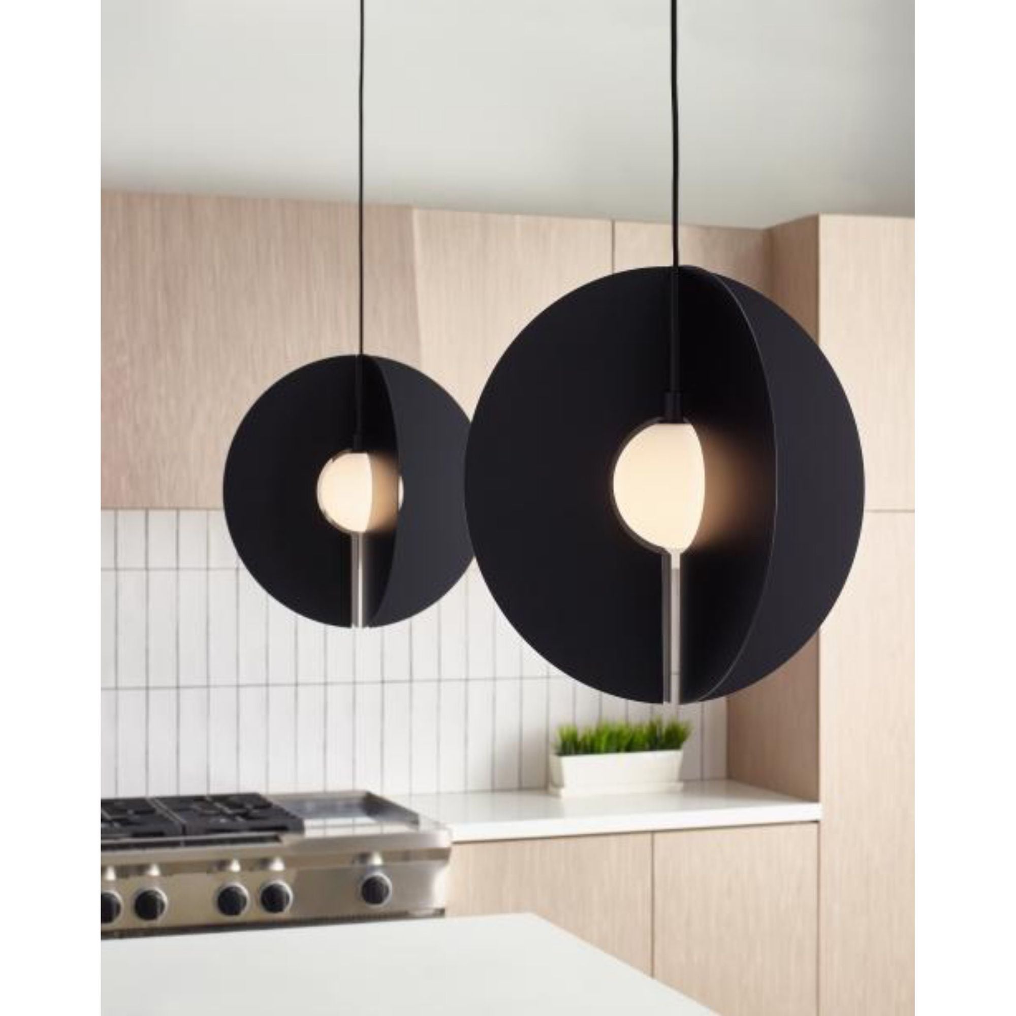 Orbel Round Pendant Line-Voltage Pendants/Suspension 1-Light Matte Bla